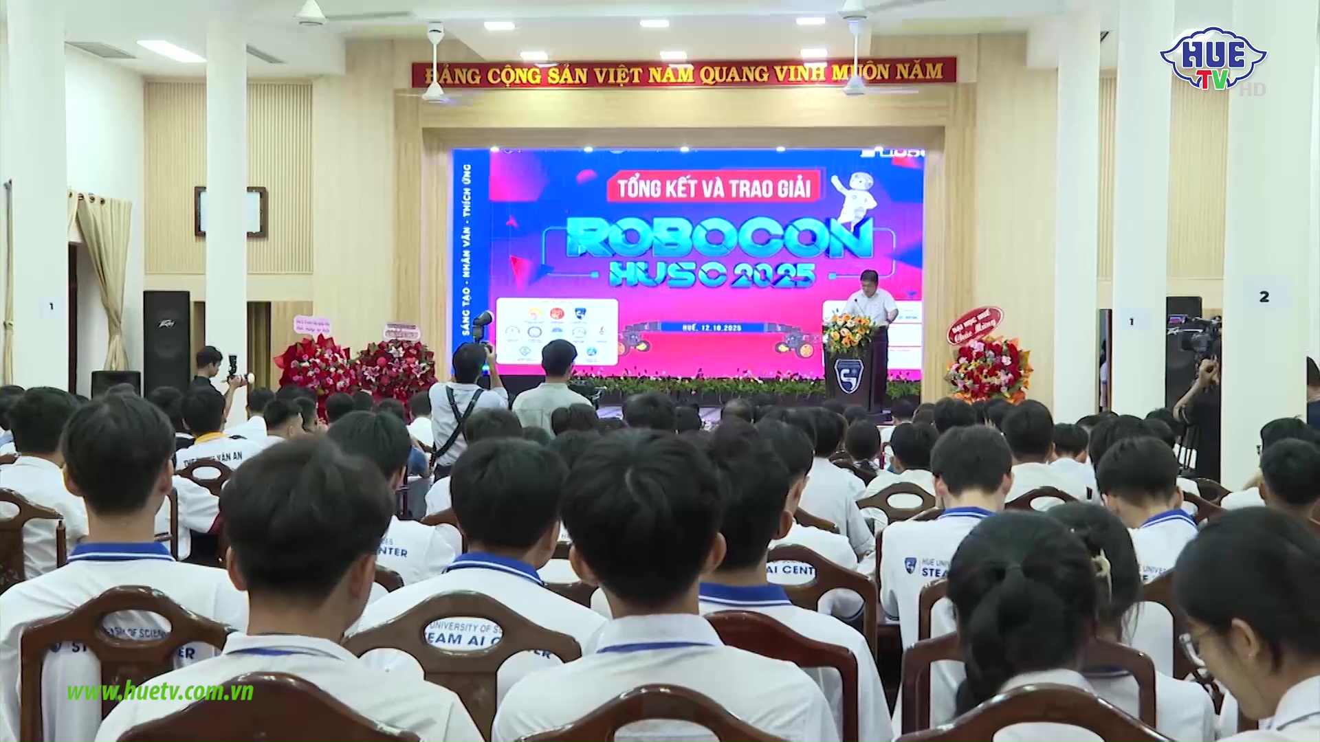 Tổng kết trao giải cuộc thi Robocon HUSC 2025 và ra mắt Trung tâm STEAM AI | Báo và Phát thanh ...